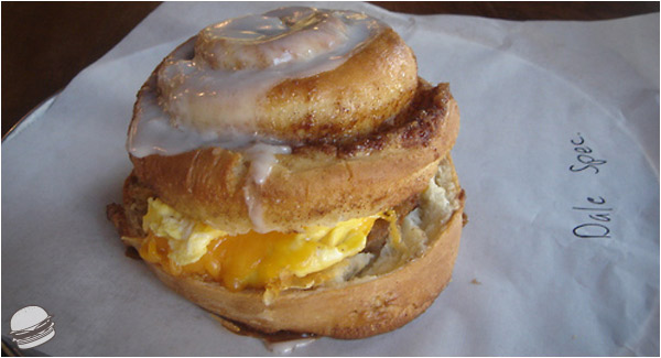 The Cinnamon Bunwich : Damn That Looks Good