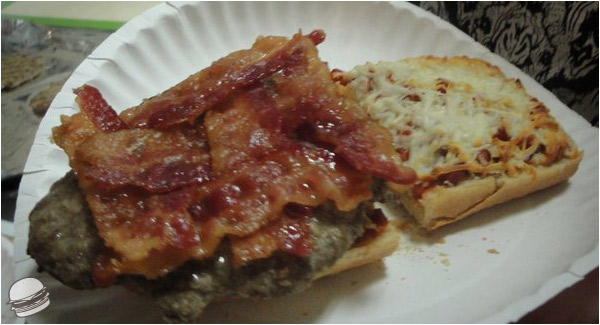 French Bread Pizza Burger : Damn That Looks Good